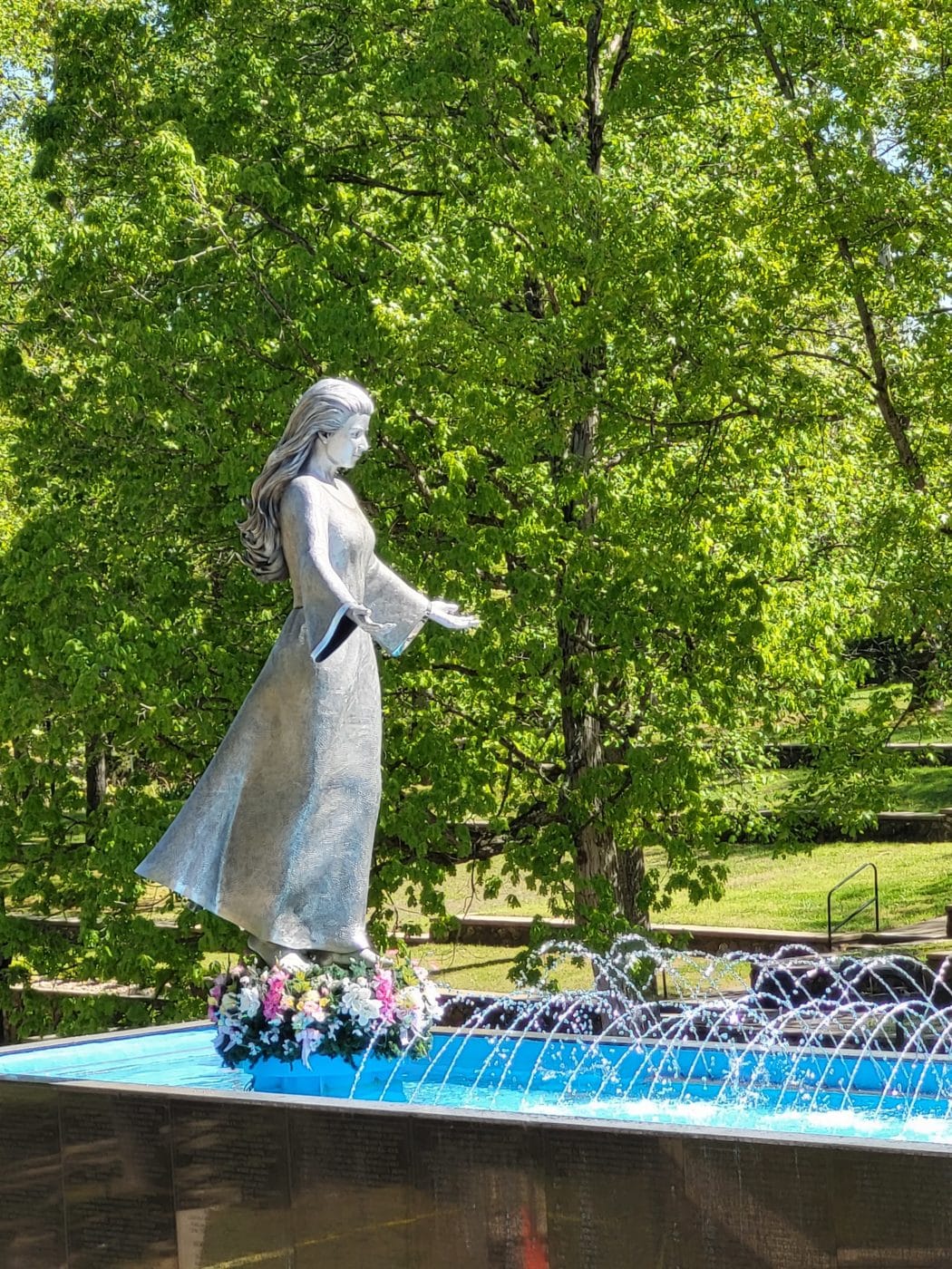 Mary Statue Sideview | National Shrine of Mary, Mother of the Church